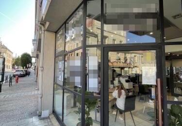 EVOLIS Reims vous propose cette cellule commerciale disposant d'une belle vitrine d'angle en ...